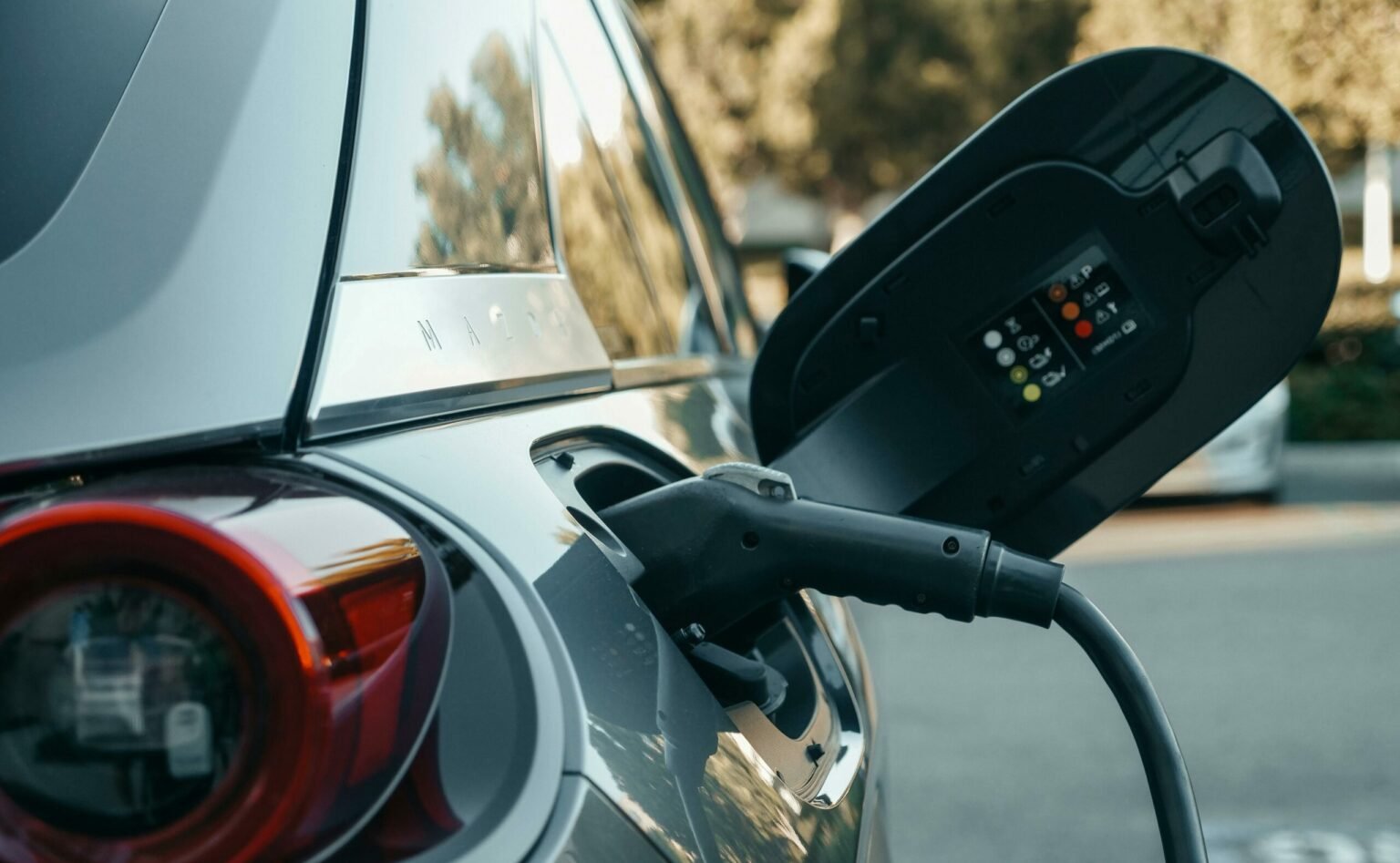 Choosing the Right EV Charging Station for Your Business | EN Plus